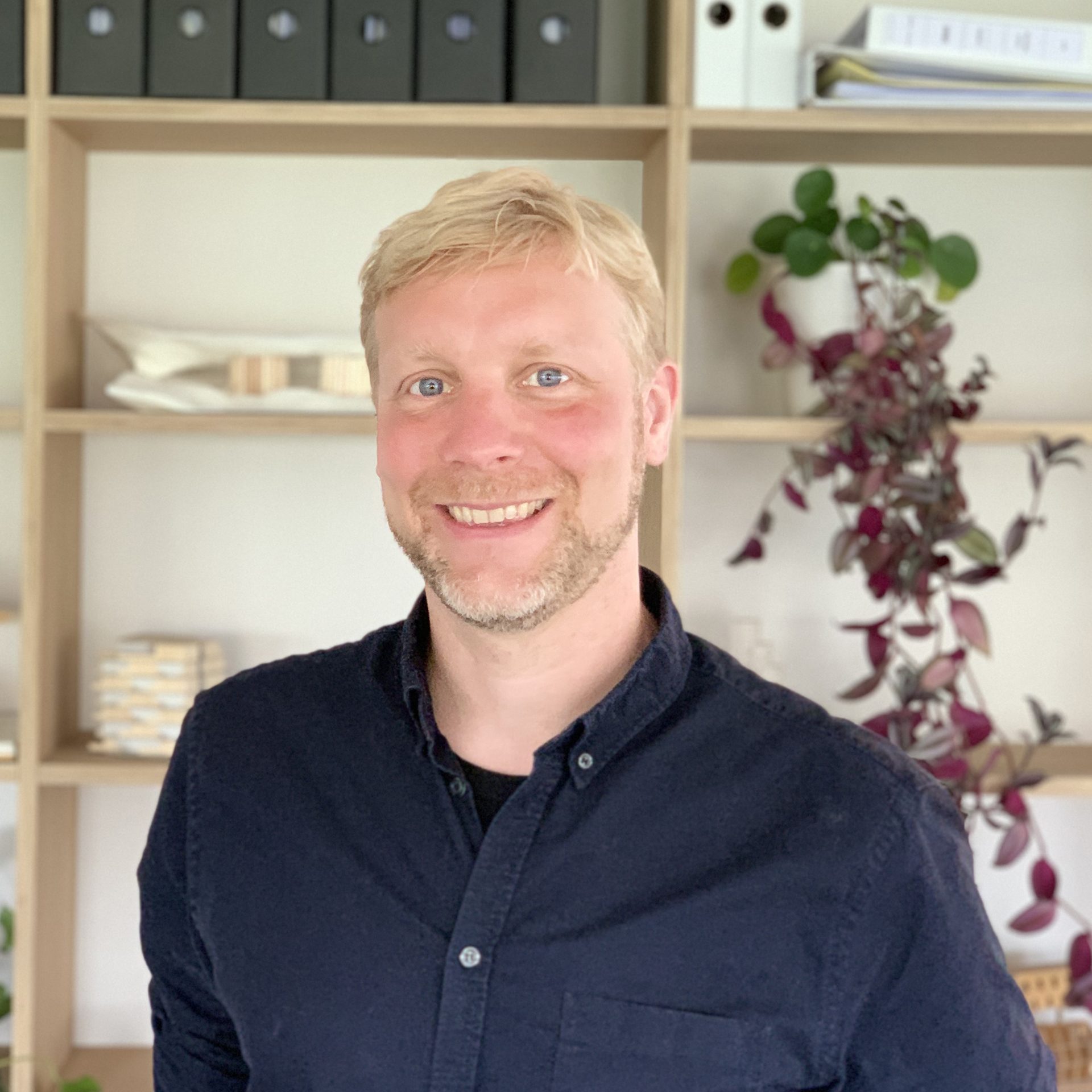 Contact - Helen & Hard